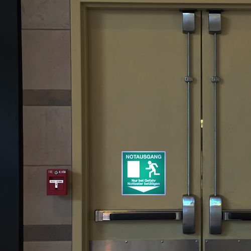 Notausgang - Nur bei Gefahr Nottaster betätigen - Rettungszeichen ...